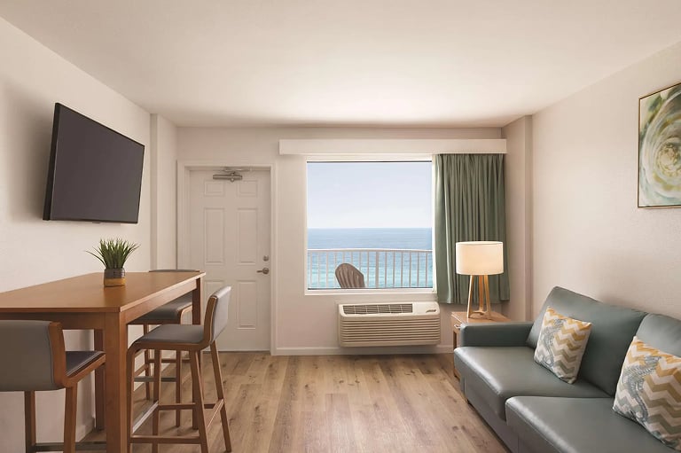 Hotel Gallery | Radisson Beachfront Hotel Panama City Beach